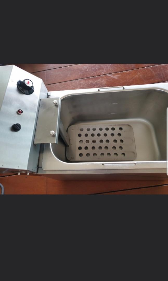 CROWN Deep Fryer SW171, Furniture & Home Living, Kitchenware ...