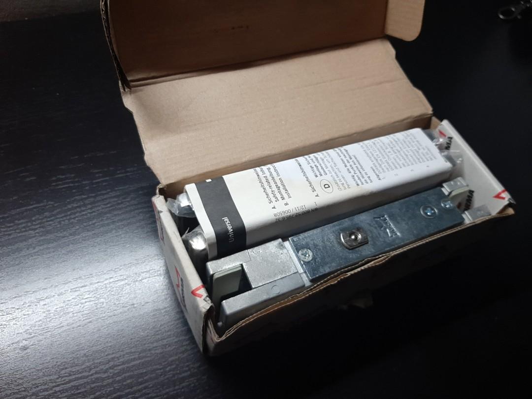 DORMA Bottom Lock Patch for Glass Doors, Furniture & Home Living ...