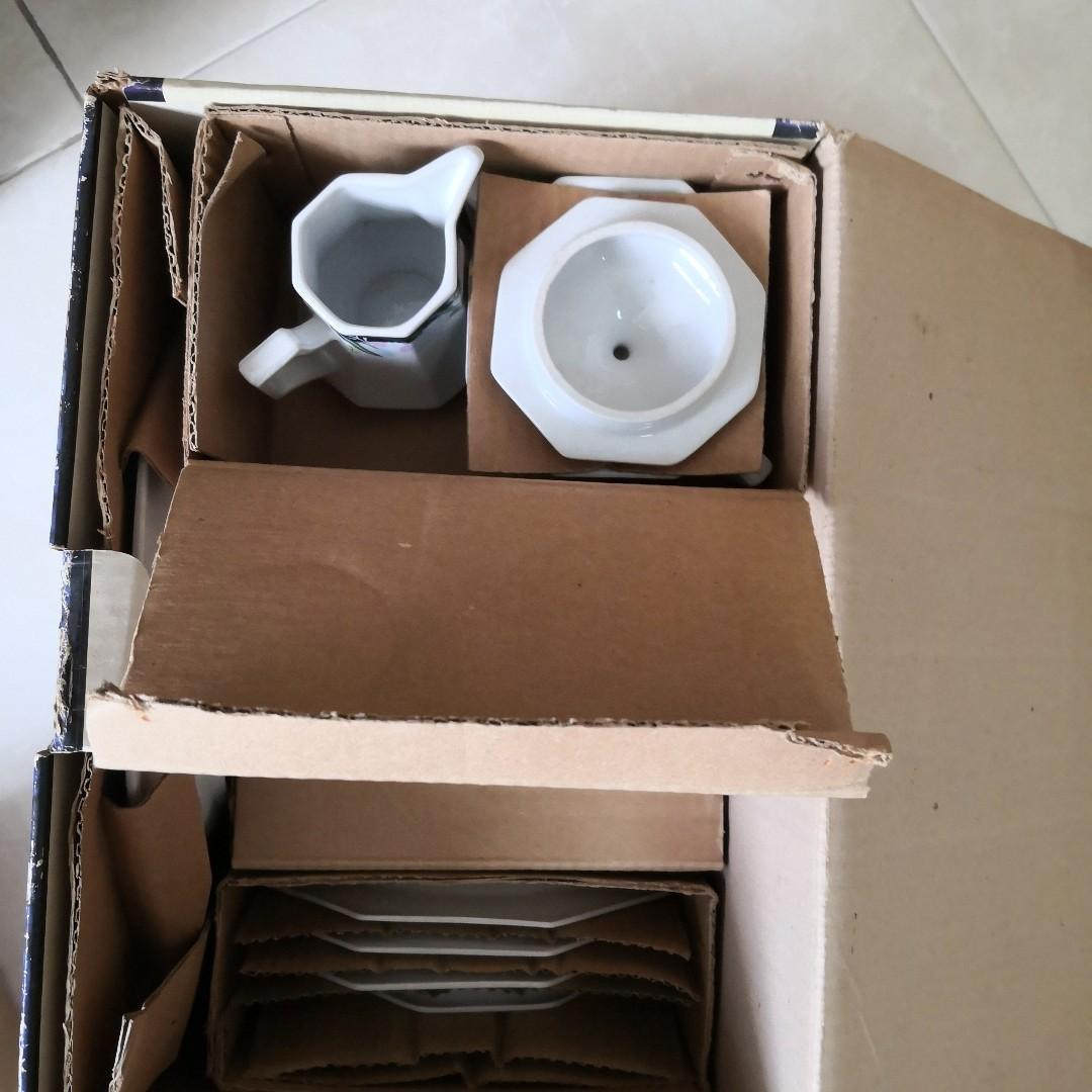 FINE CHINA dining set for 6 people. Made of porcelain, Everything Else ...
