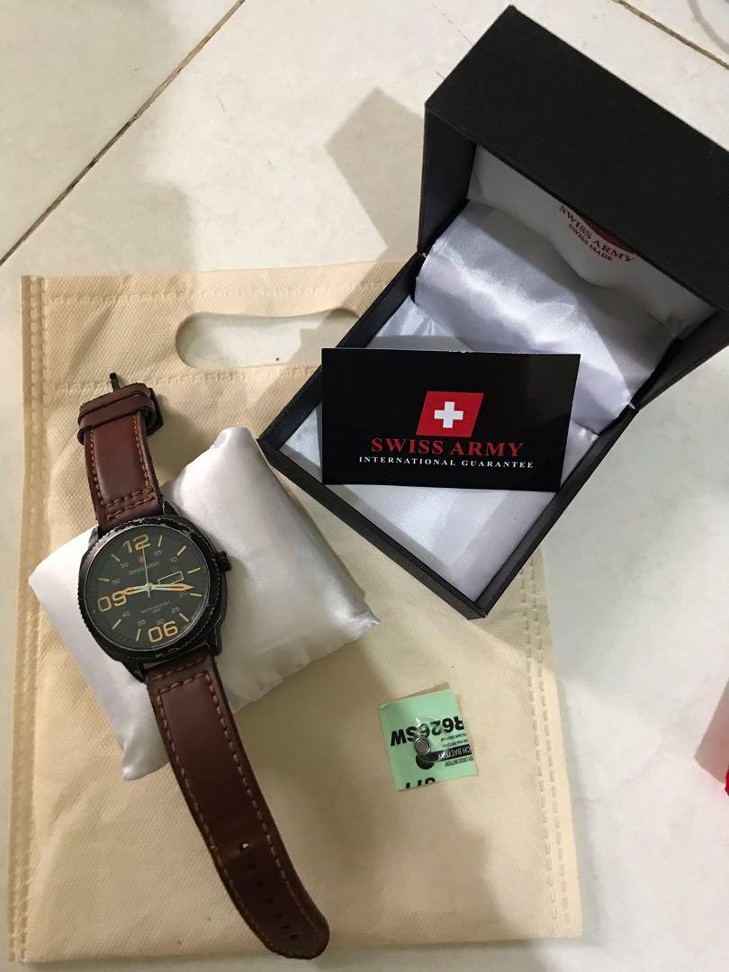 Jam tangan cowok SWISS ARMY, Fesyen Pria, Jam Tangan di Carousell