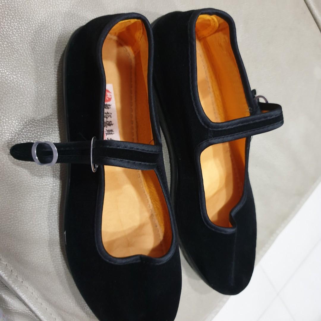 Lao Beijing shoe, Women's Fashion, Footwear, Flats on Carousell