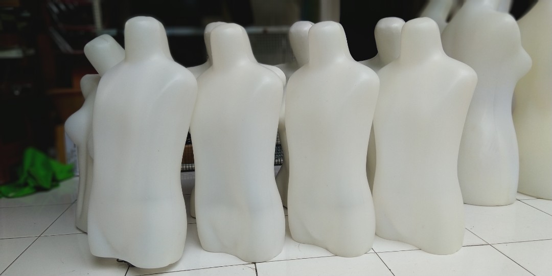 Patung Display Toko, Barang Yang Dicari di Carousell