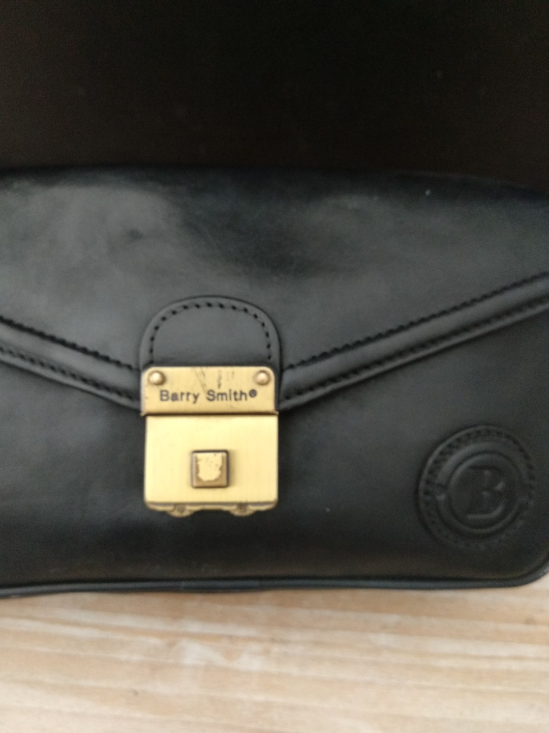 BARRY SMITH, Barang Mewah, Tas & Dompet di Carousell