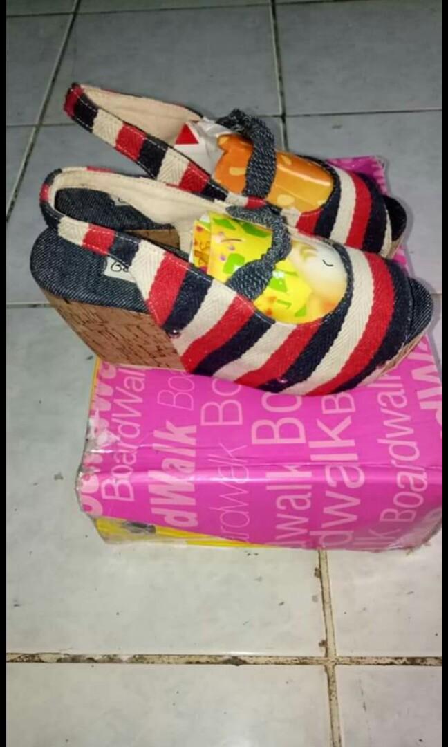 BoardWalk wedge (maong texture), Women's Fashion, Footwear, Heels on ...