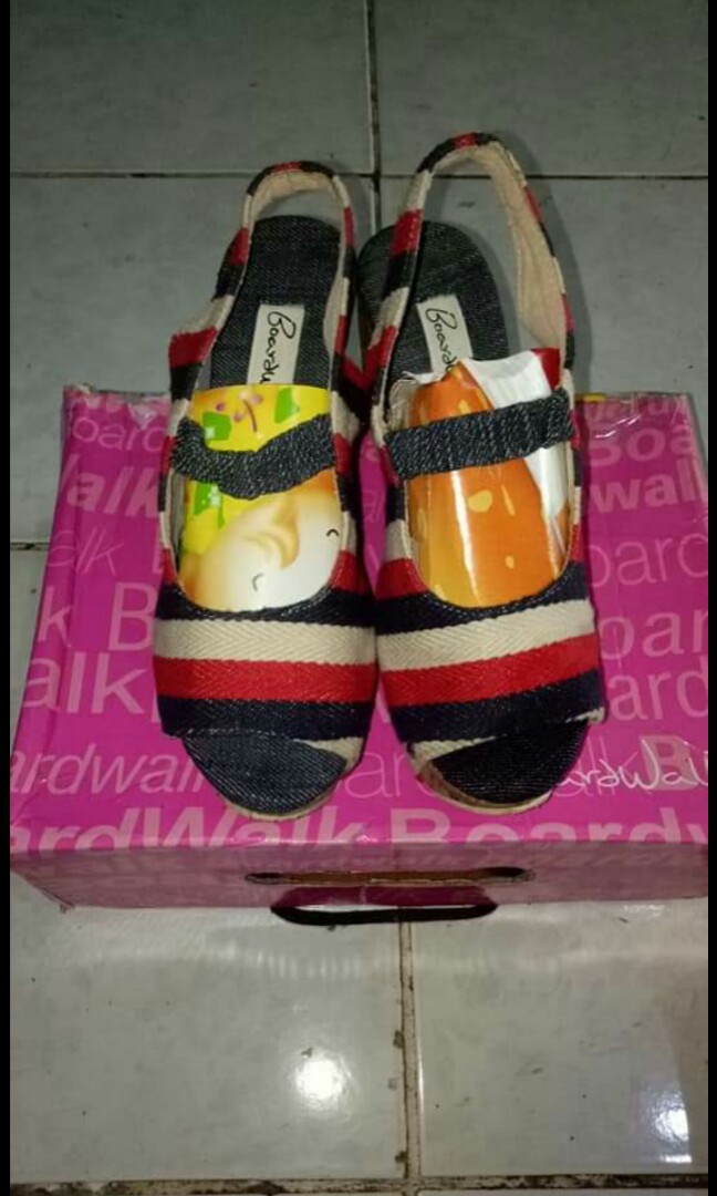 BoardWalk wedge (maong texture), Women's Fashion, Footwear, Heels on ...