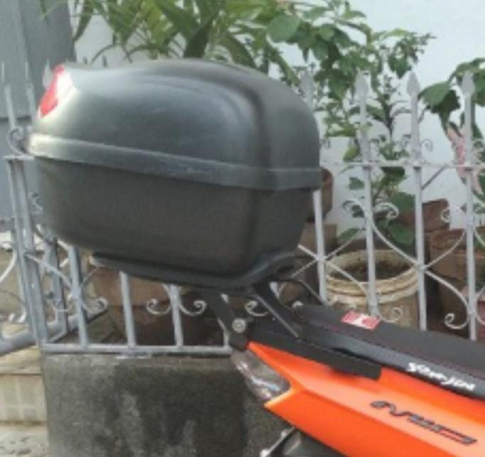 SEC Top Box (with bracket for Mio Sporty), Motorbikes, Motorbike Parts ...