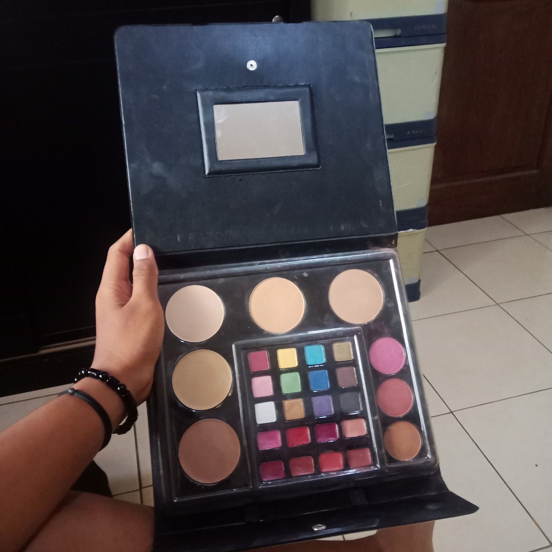 Wardah Makeup Kit Professional Review | Saubhaya Makeup
