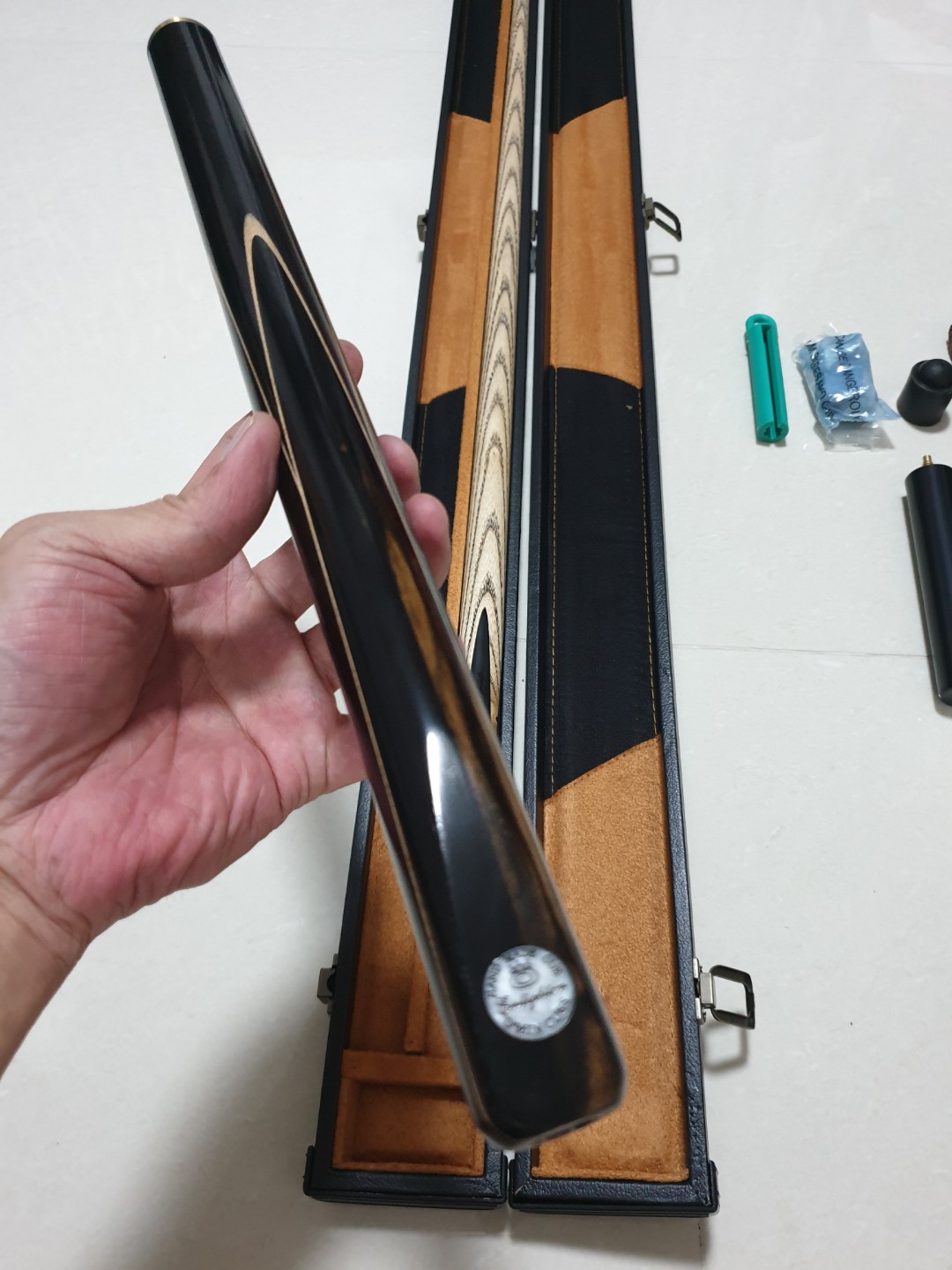 Omin Enlighten Snooker cue w/casing, Sports Equipment, Sports & Games ...
