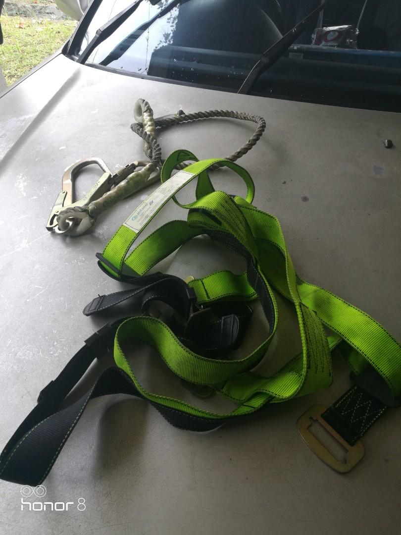 Safety harness quebee, Everything Else, Others on Carousell
