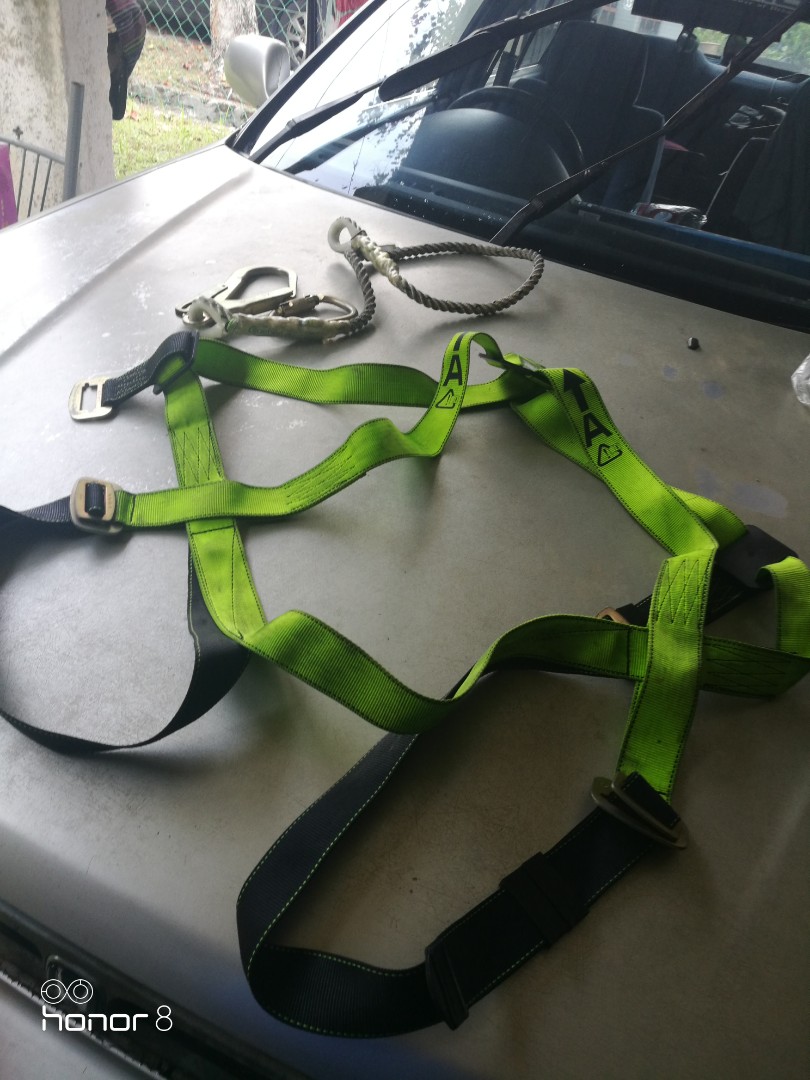Safety harness quebee, Everything Else, Others on Carousell