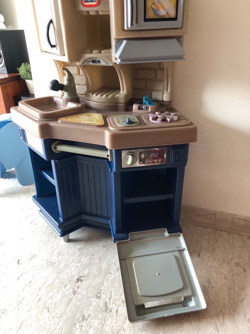 Little Tikes kitchen set, Babies & Kids, Baby Nursery & Kids Furniture ...