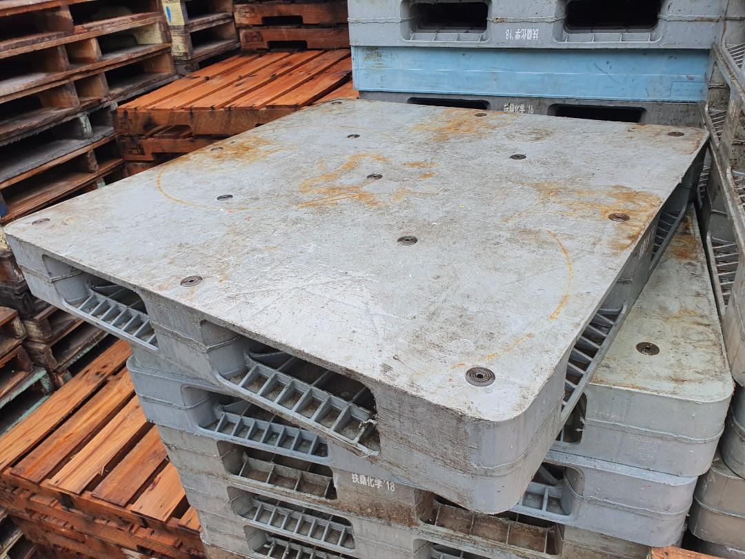 Plastic Pallets - Heavy Duty -SOLID, Furniture & Home Living, Home ...