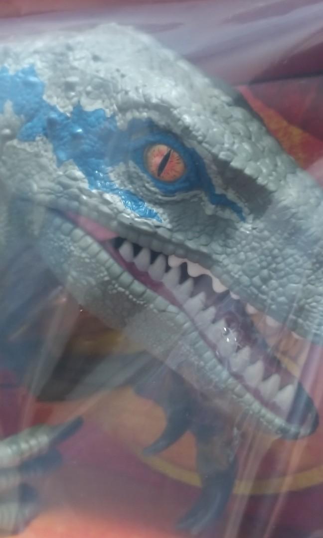 Jurassic world velociraptor blue super colossal hot toys, Everything ...