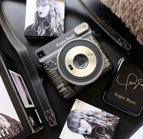 TAYLOR SWIFT INSTAX SQ6, Photography, Cameras on Carousell