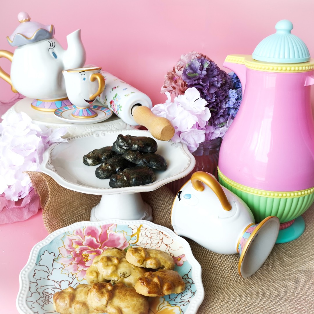 Mooncake pig LITTLE PIGLET, Food & Drinks, Homemade Bakes on Carousell