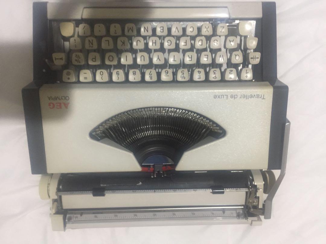 AEG olympia traveller de luxe typewriter, Audio, Portable Music Players ...