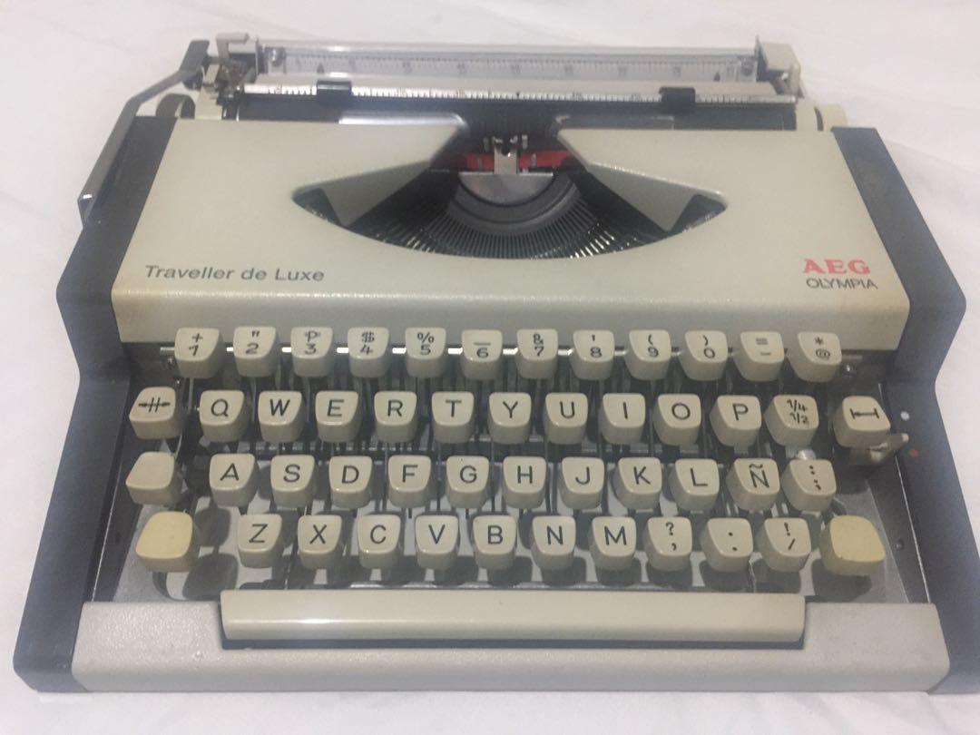 AEG olympia traveller de luxe typewriter, Audio, Portable Music Players ...