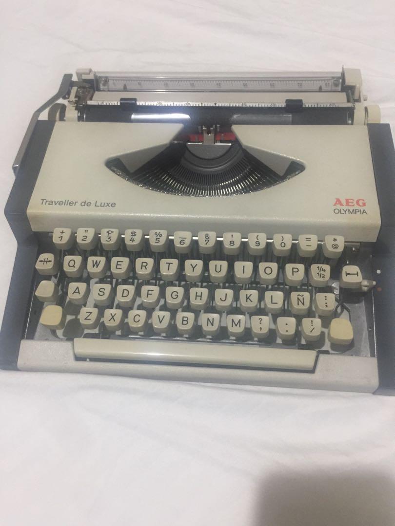 AEG olympia traveller de luxe typewriter, Audio, Portable Music Players ...