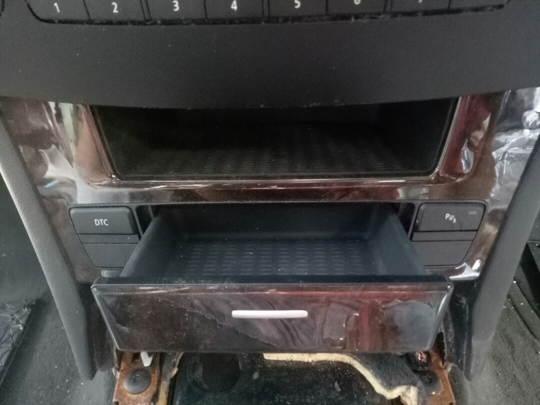 Bmw E60 Drawer Box Dashbroad Lci Original, Auto Accessories on Carousell