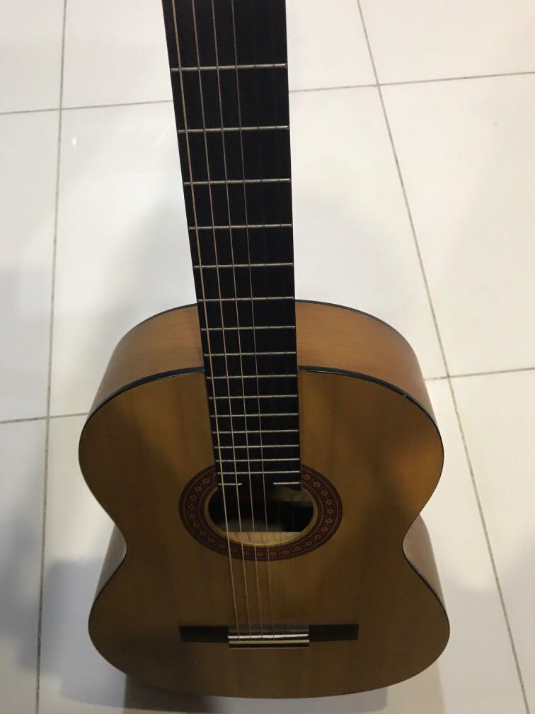 Yamaha Acoustic Guitar C40M, Hobbies & Toys, Music & Media, Musical Instruments on Carousell