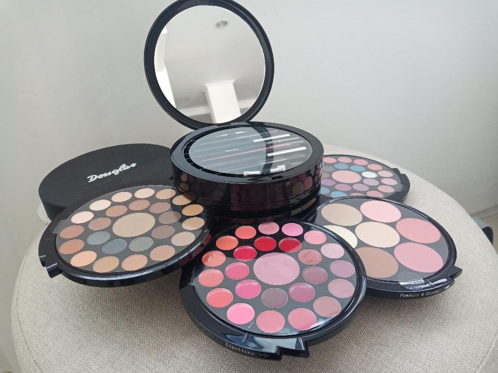 Douglas Makeup Kit | Saubhaya Makeup