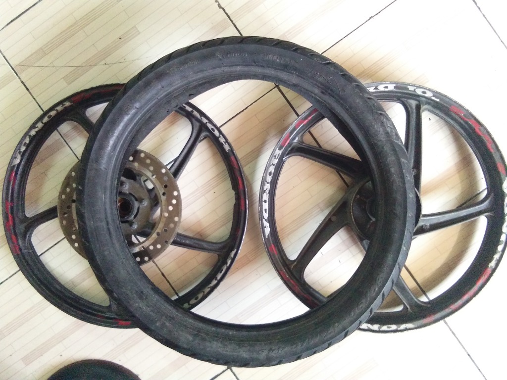 Honda Wave Gilas Mags with FREE Pirelli Tire Rear, Motorbikes ...