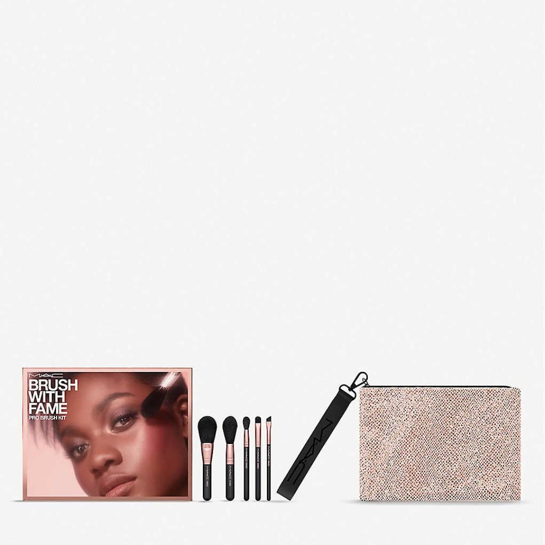 MAC Up Close & Personal Brush with Fame Pro brush kit, Beauty ...