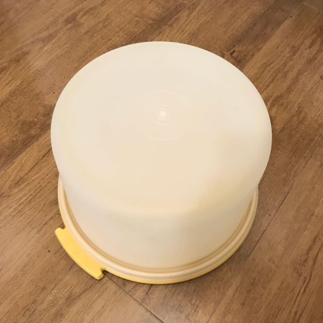 Tupperware Round Cake Server, Furniture & Home Living, Kitchenware ...