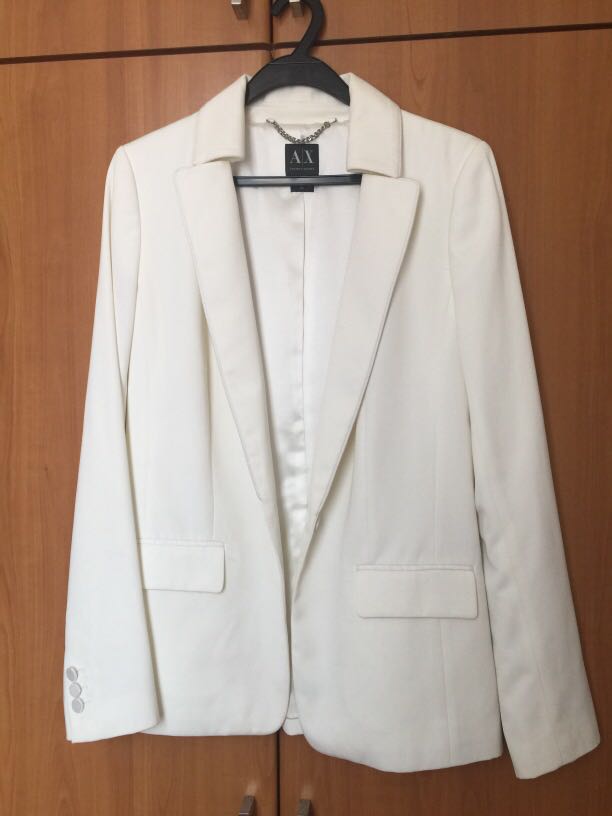 Cream Blazer, Women's Fashion, Coats, Jackets and Outerwear on Carousell