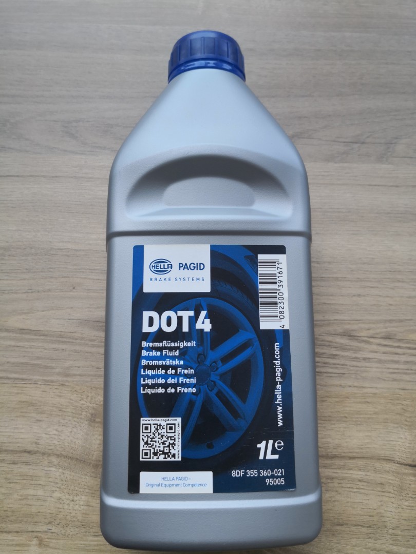 Hella Pagid Dot4 Brake fluid 1litre, Car Accessories, Accessories on Carousell