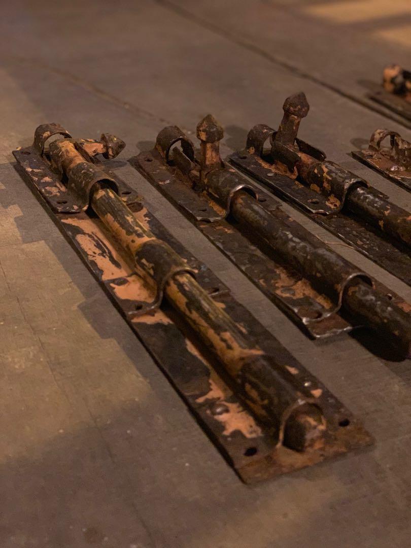 selak pintu lama, Furniture & Home Living, Home Decor, Clocks on Carousell