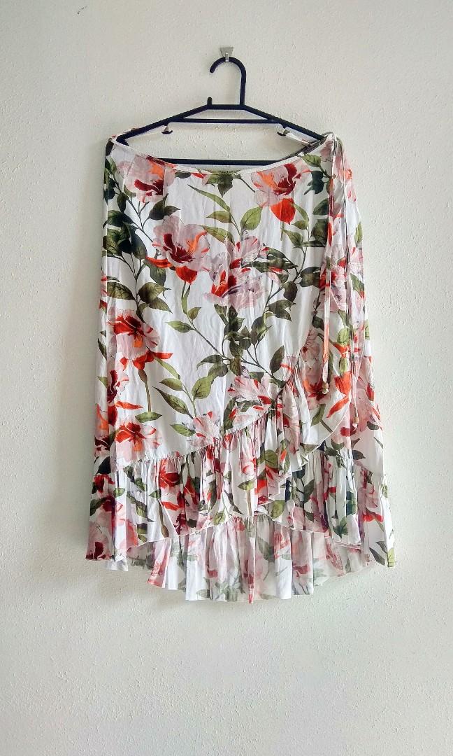 Coco Cabaña Ruffled Skirt, Women's Fashion, Bottoms, Skirts on Carousell