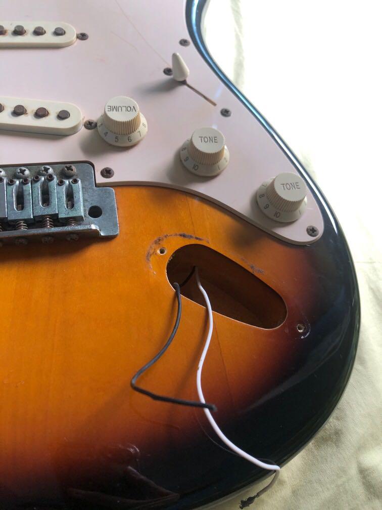 Squier Bullet Stratocaster - broken, Hobbies & Toys, Music & Media ...
