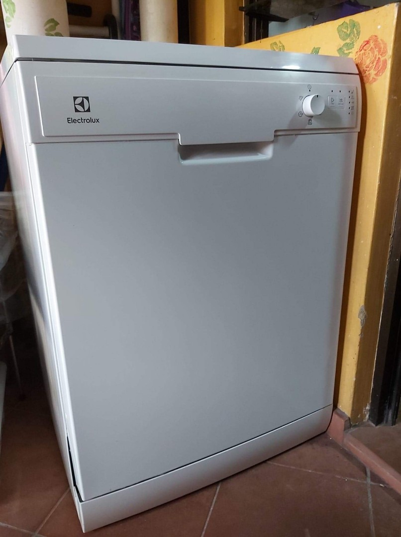 Electrolux Dishwasher ESF5202LOW, TV & Home Appliances, Washing ...