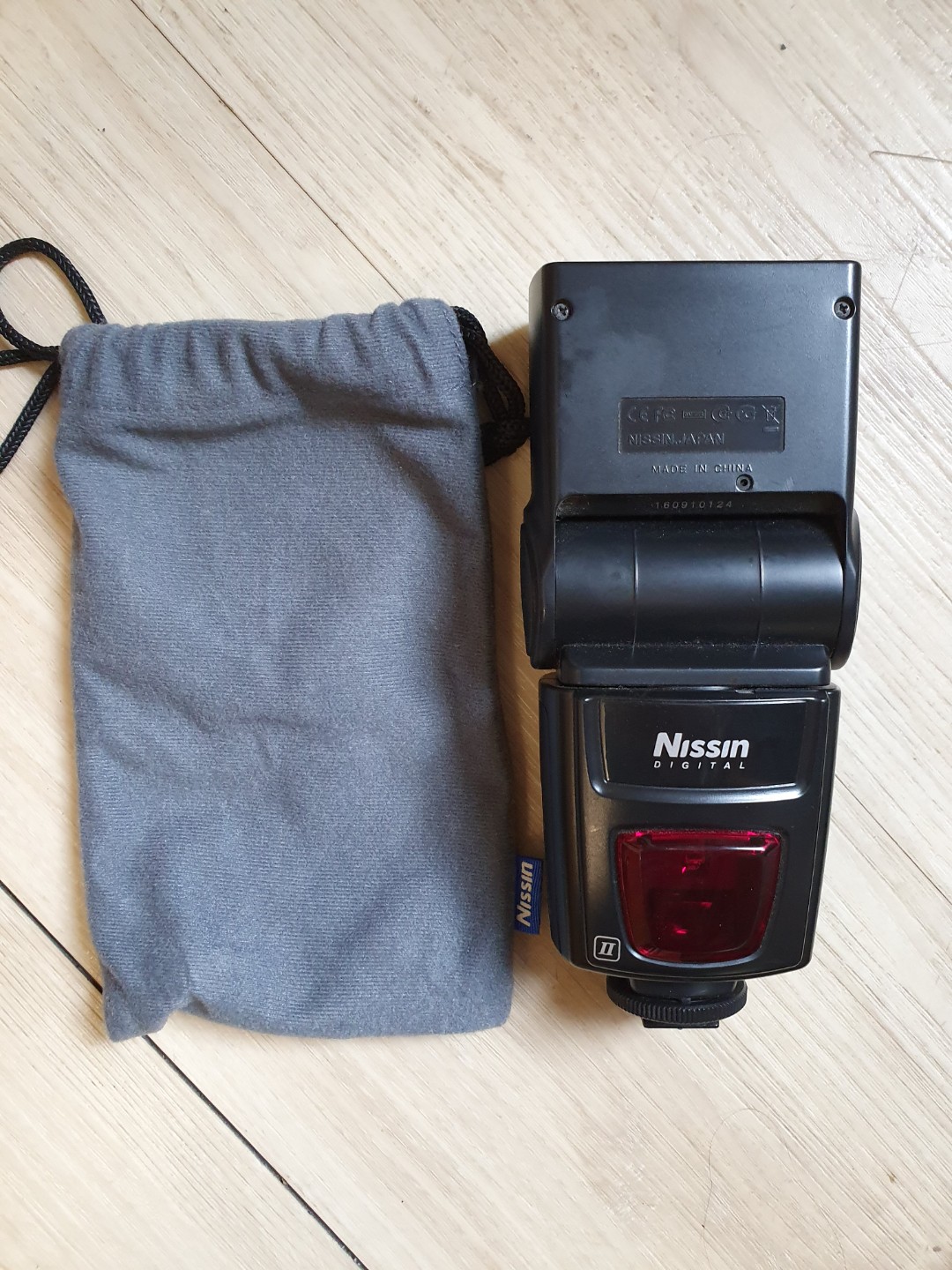 Nissin flash, Photography, Photography Accessories, Flashes on Carousell