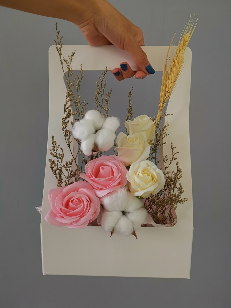 Hand Carry Flower Box, Hobbies & Toys, Stationery & Craft, Flowers ...