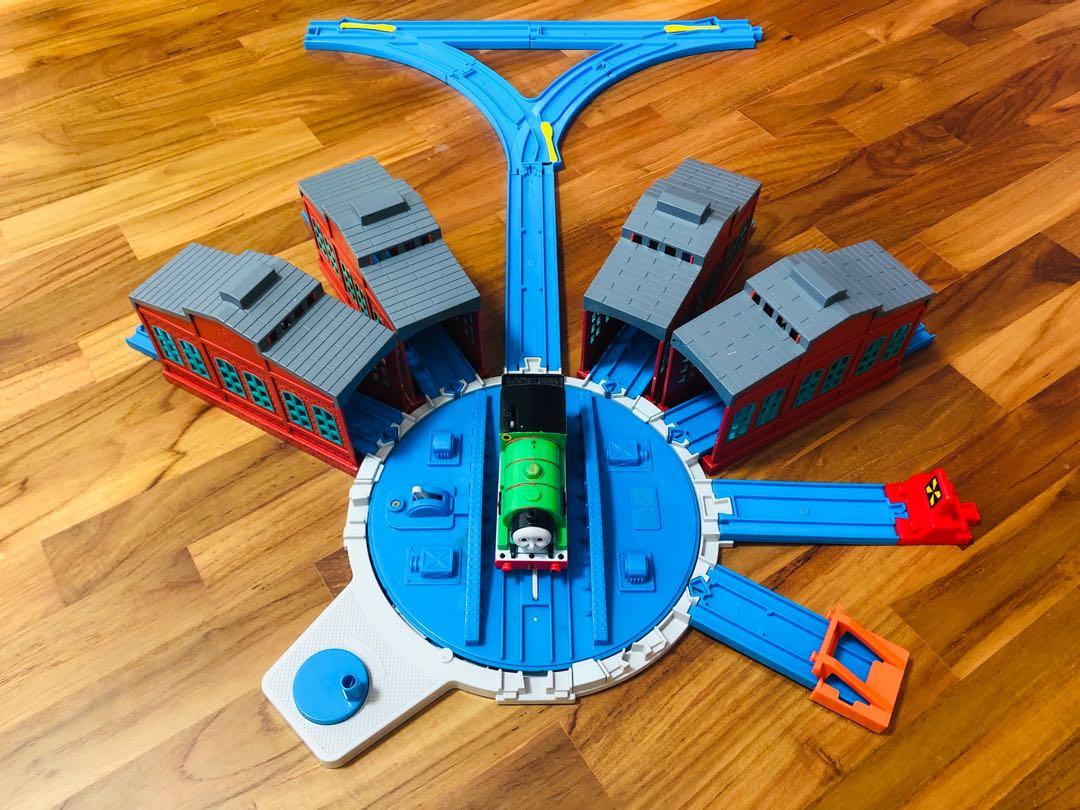 Rare Thomas & Friends Engine Shed and Turntable, Hobbies & Toys, Toys ...