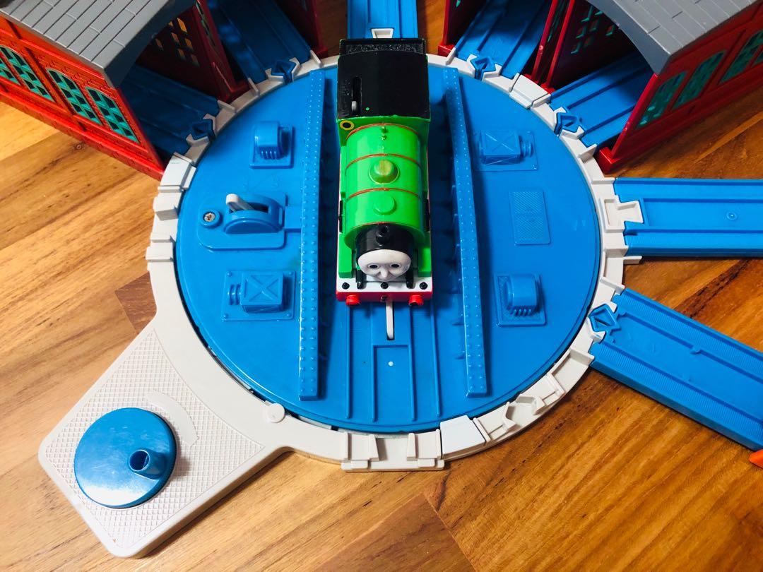 Rare Thomas & Friends Engine Shed and Turntable, Hobbies & Toys, Toys ...