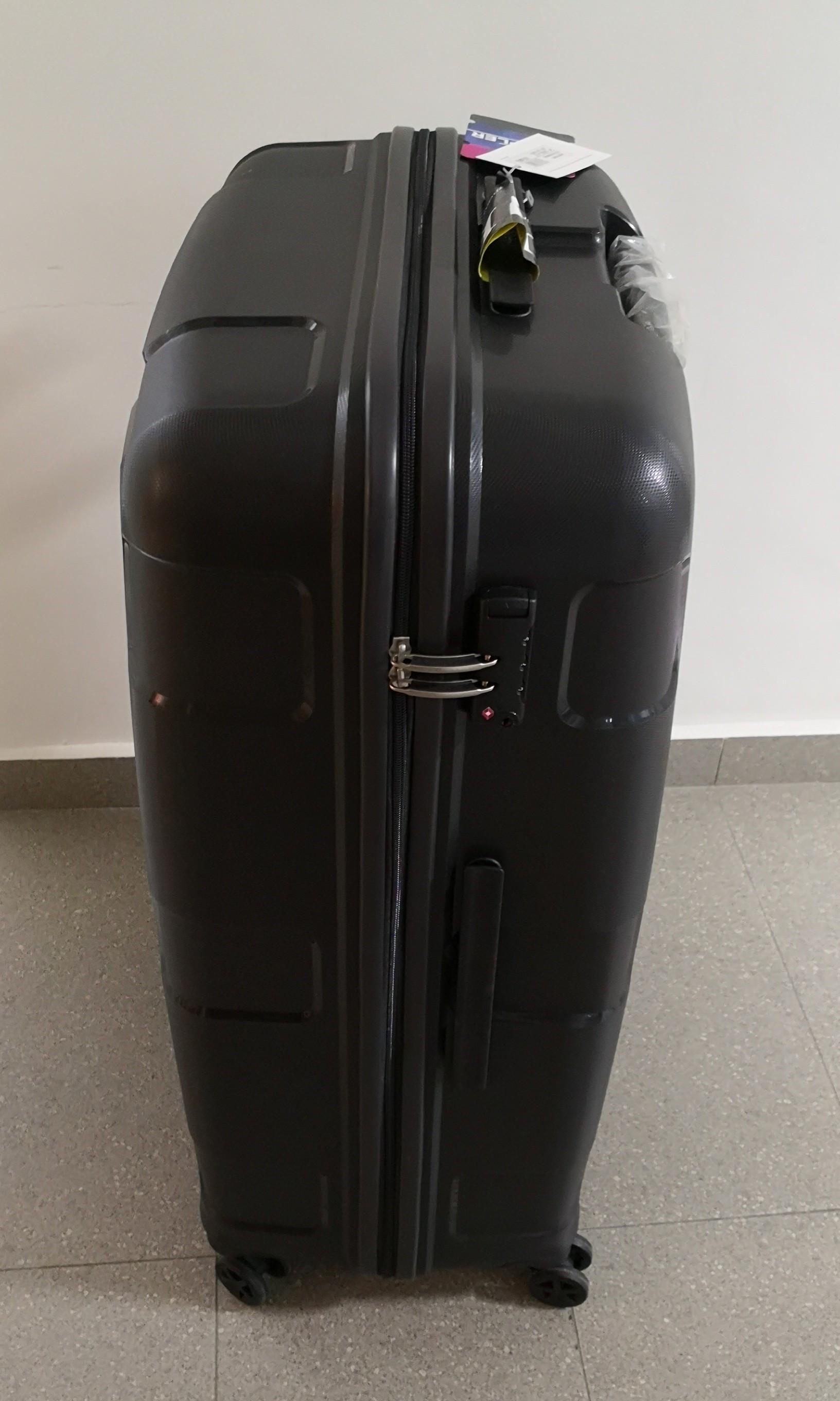 American Tourister Rumpler Spinner 82/31 TSA, Hobbies & Toys, Travel ...