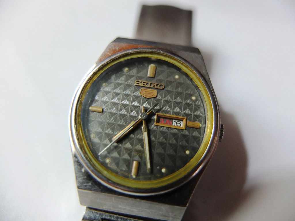 Seiko 5 Automatic Black Dial Angular Watch, Men's Fashion, Watches ...