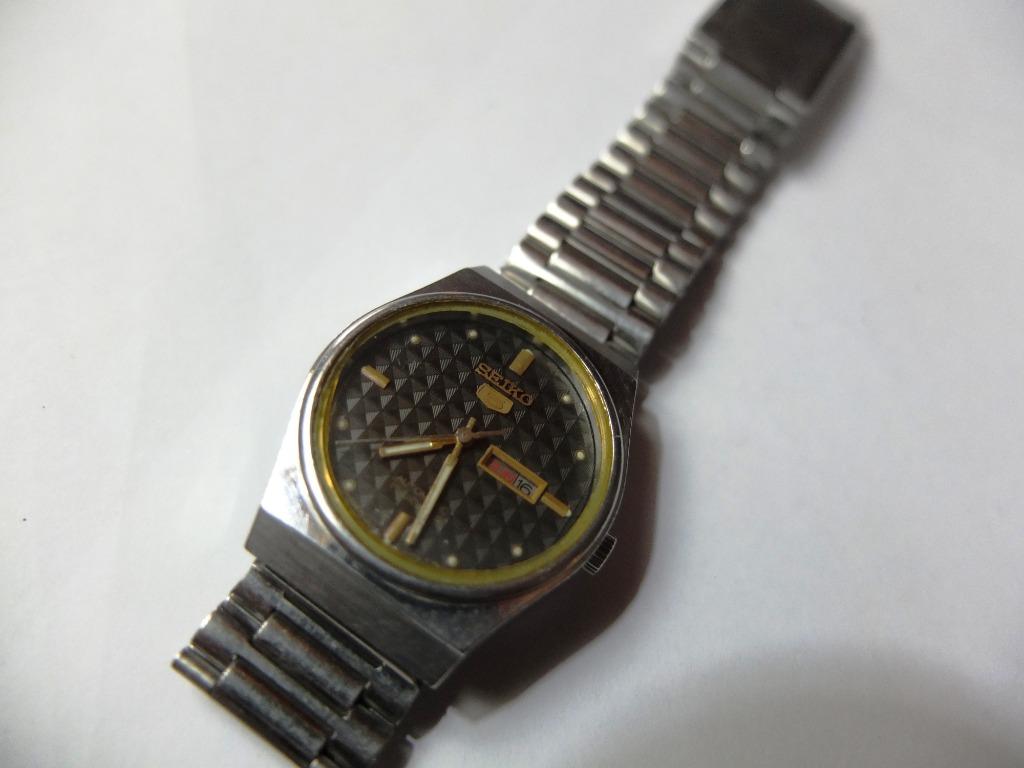 Seiko 5 Automatic Black Dial Angular Watch, Men's Fashion, Watches ...