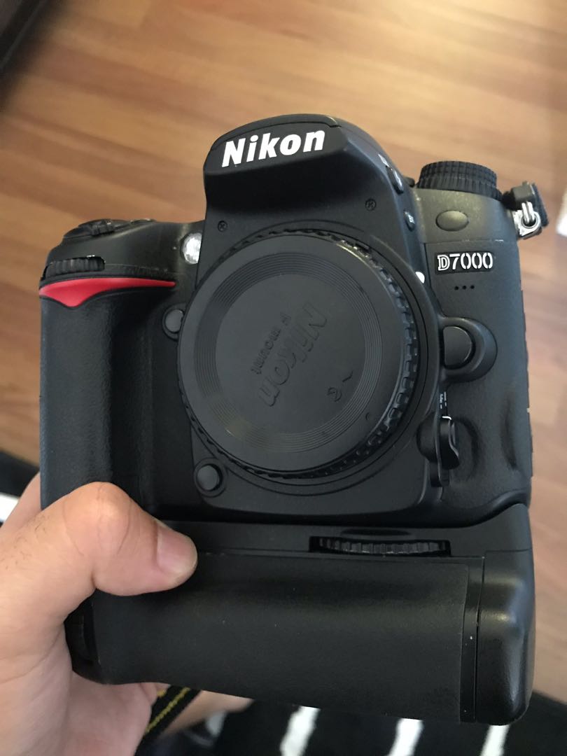 D7000 full box + original battery grip, Photography, Cameras on Carousell