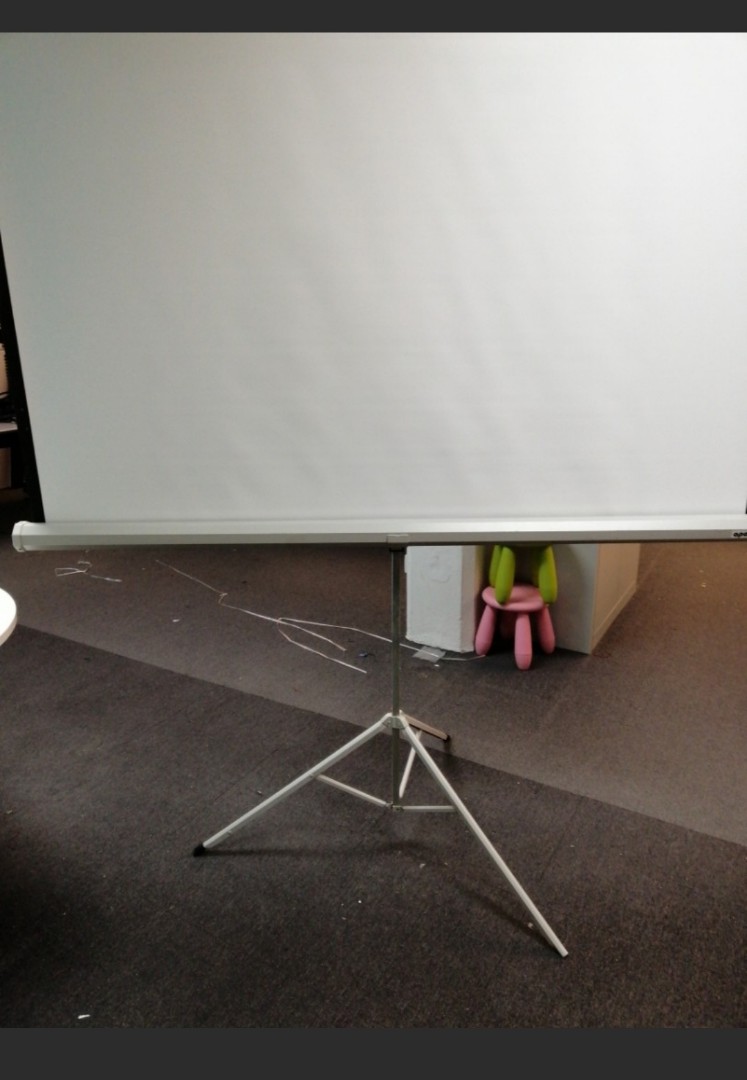 Hitachi 3LCD Projector & Apollo Screen, TV & Home Appliances, TV ...