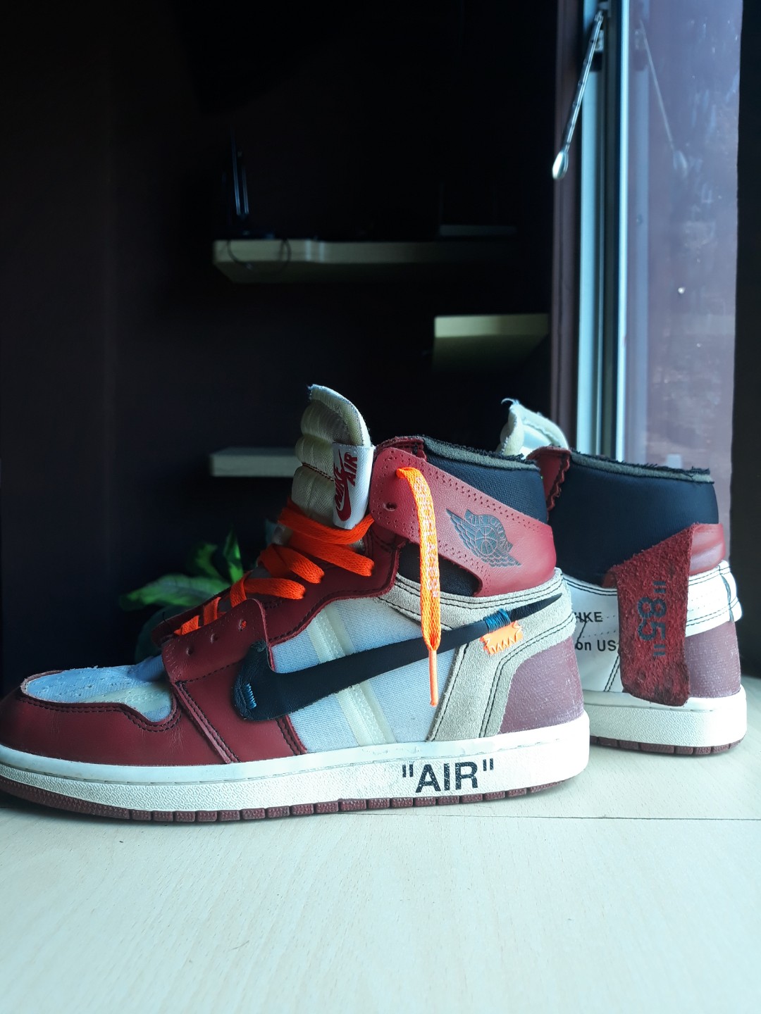 Nike jordan x off white, Fesyen Pria, Sepatu , Sneakers di Carousell