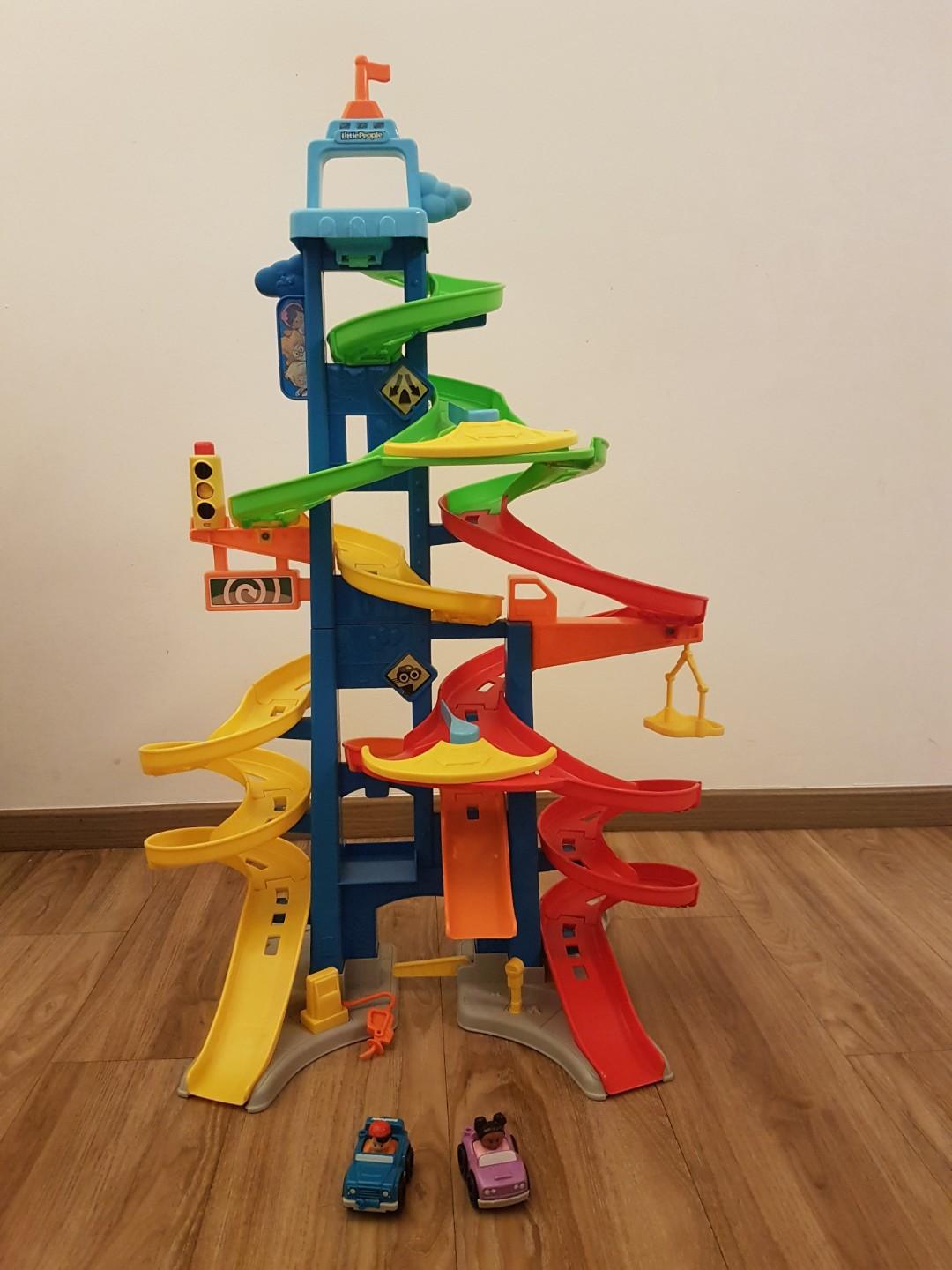 Vertical toy car track, Hobbies & Toys, Toys & Games on Carousell