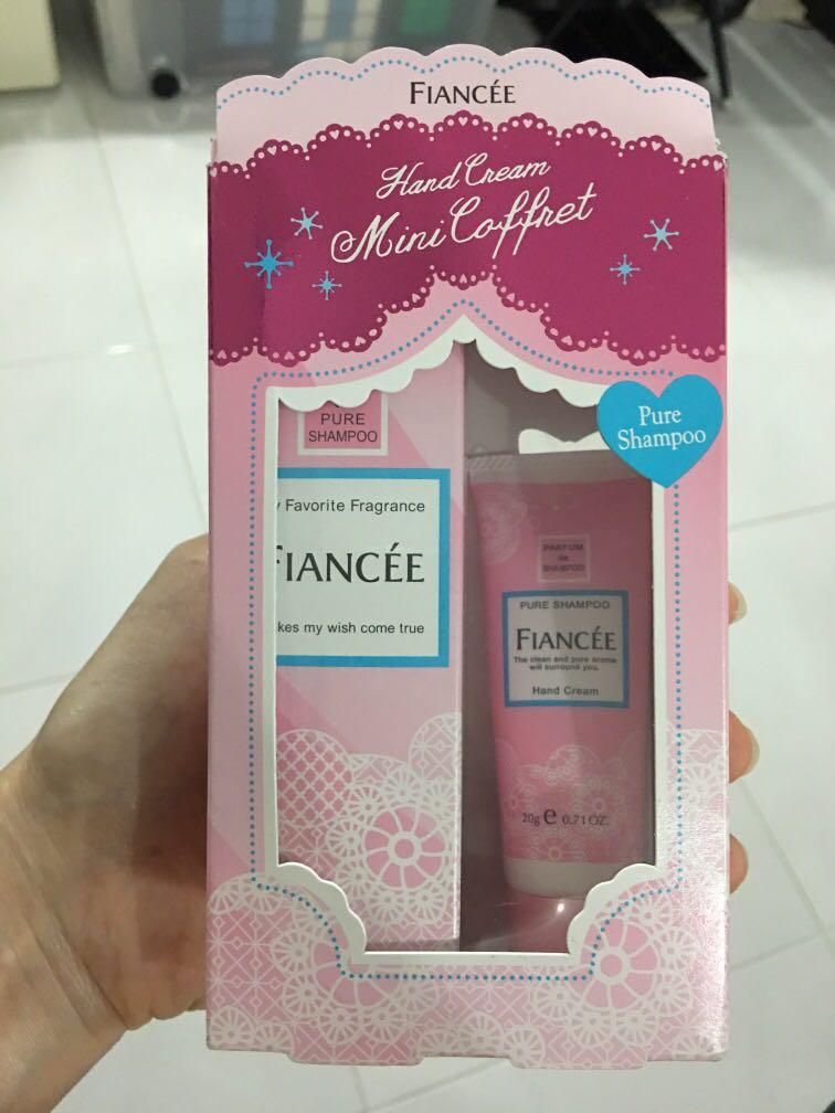 Fiancée body mist cum hand cream gift set, Beauty & Personal Care, Bath ...