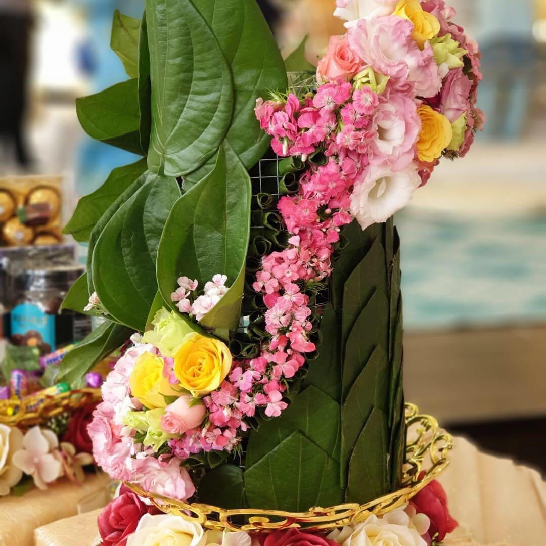 Fresh Flowers Sireh Dara flower arrangement, Hobbies & Toys, Stationery ...