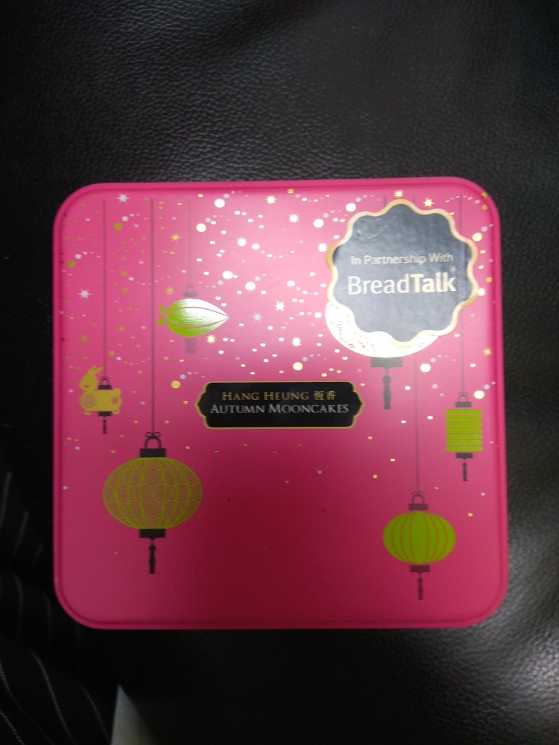 BreadTalk white lotus mooncake, Food & Drinks, Homemade Bakes on Carousell