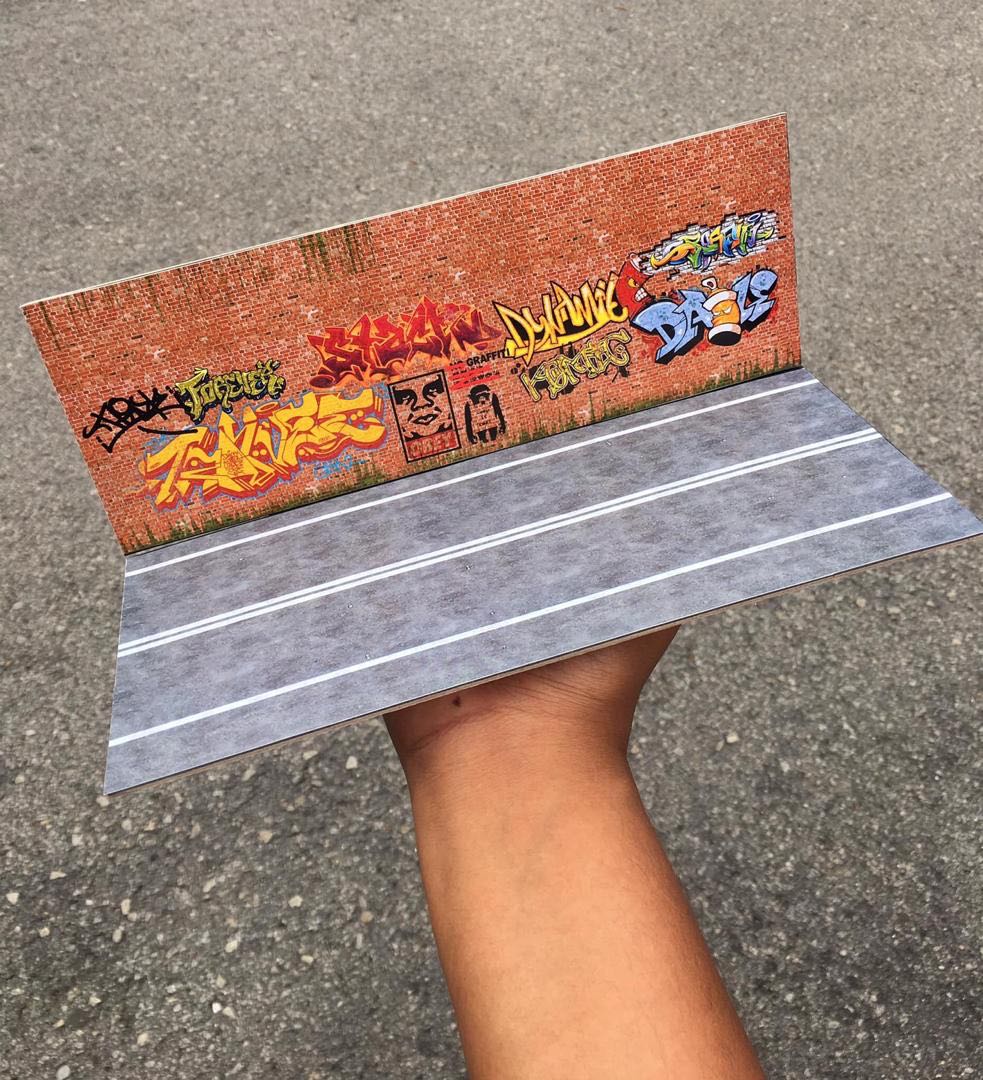 Diorama 64 scale (graffiti wall), Hobbies & Toys, Toys & Games on Carousell