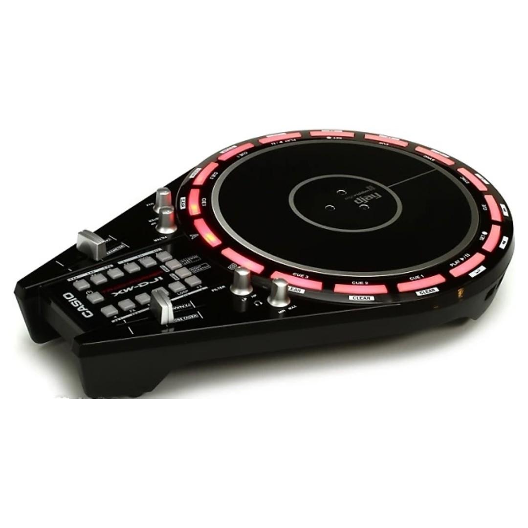 CASIO TRACKFORMER XW-DJ1 TRACKFORMER XW-DJ1 控制 DJ 應用程式 新型 DJ 控制器配備了 7 吋 ...